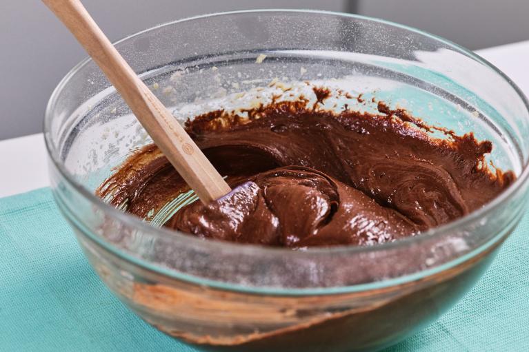 Una tarta de chocolate con cobertura para morir del gusto