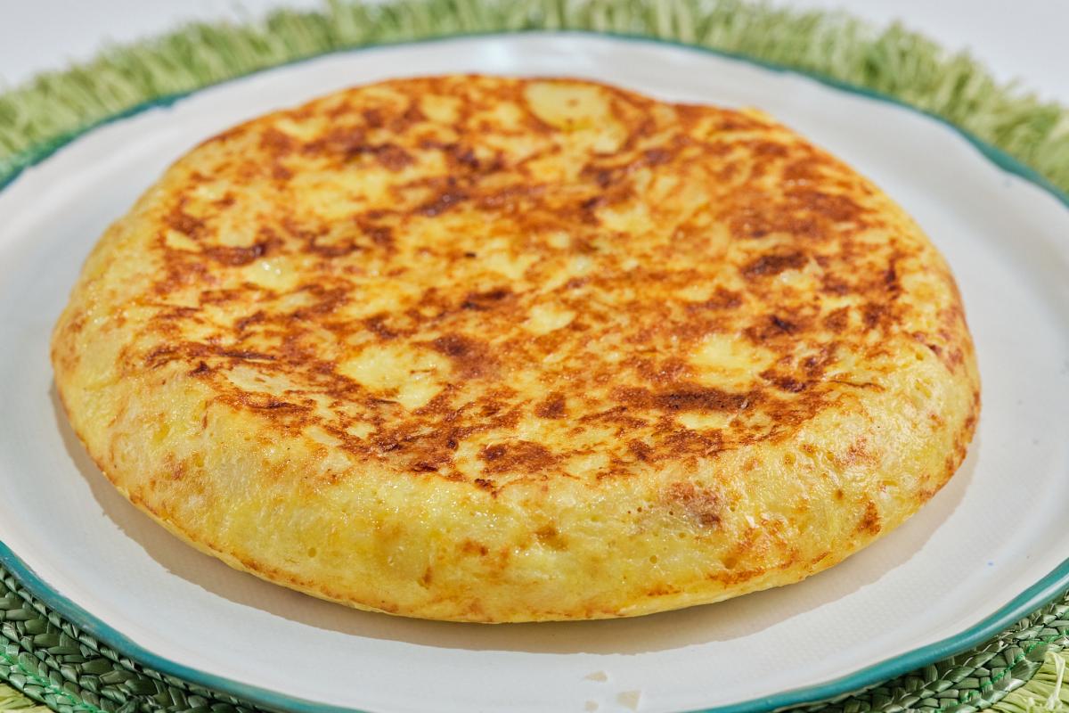 Una Gran Tortilla De Patata Con Cebolla O Sin Ella