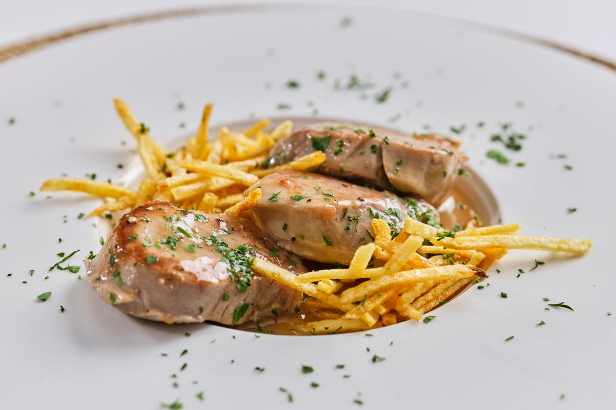 Guiso de solomillo de cerdo en salsa