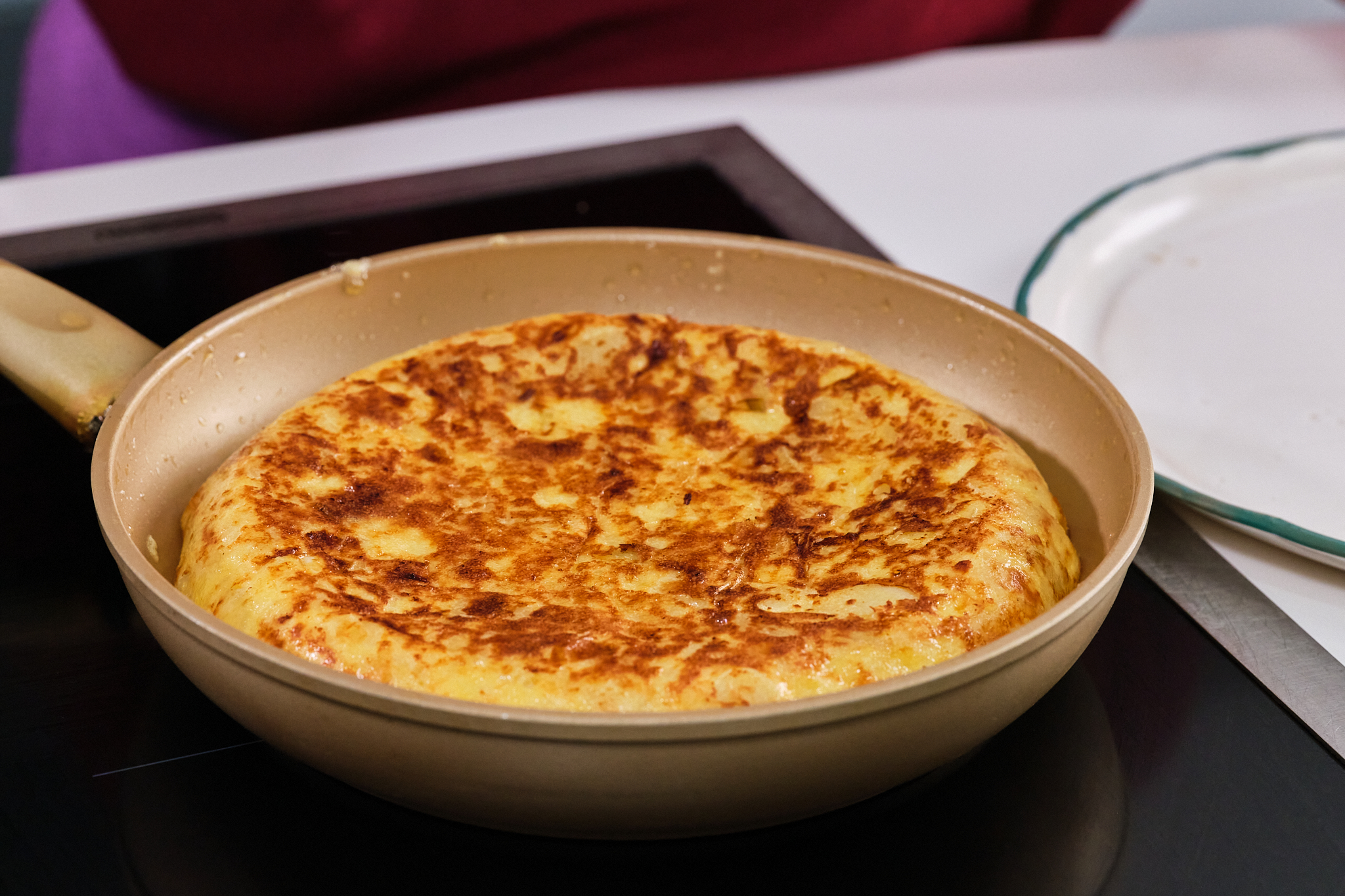 Una gran tortilla de patata... con cebolla o sin ella