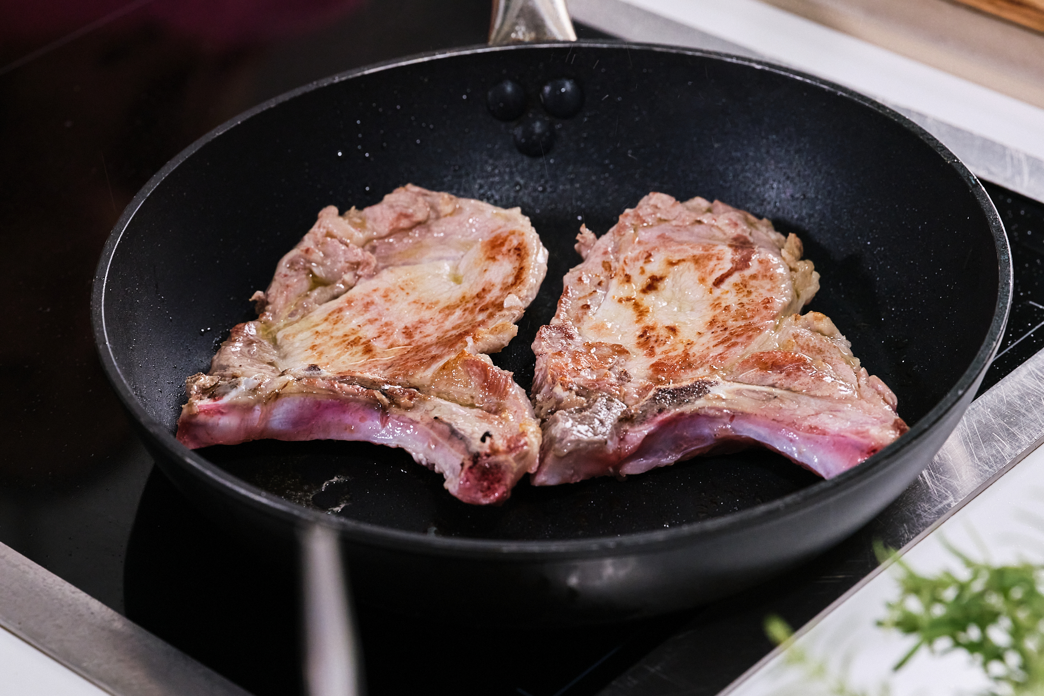 La chuleta de cerdo con patatas fritas, un platazo irresistible