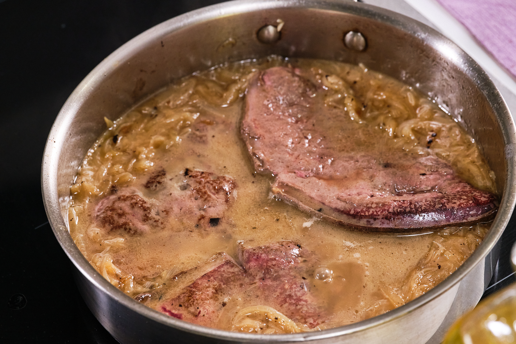 Hígado encebollado, el rey de la casquería